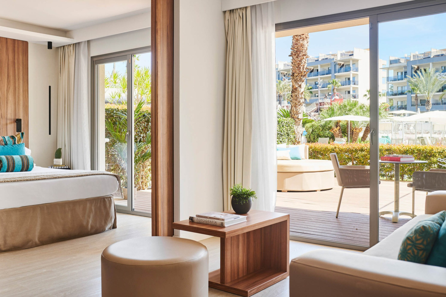 One Bedroom Swim Up Suite